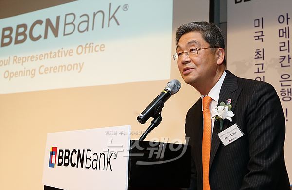 인사말하는 케빈 김 BBCN Bank 은행장 - 뉴스웨이