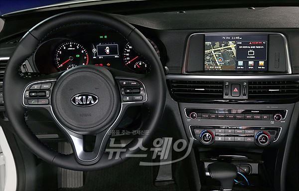 기아차 ‘2015 뉴 K5 MX’, 실내 들여다 보니··· - 뉴스웨이