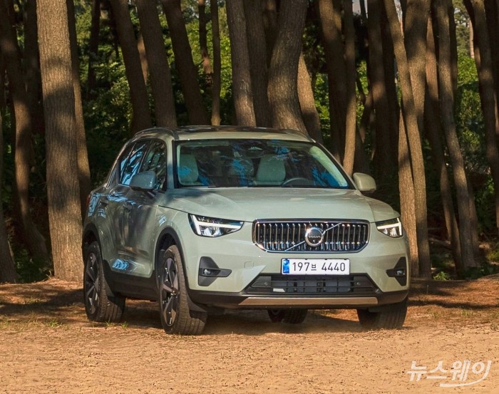 유럽 SUV 1위 볼보 XC40, '세이지 그린' 한정판 25대 한국 온다 - 뉴스웨이
